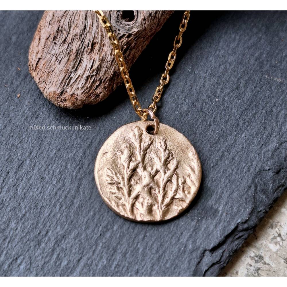 Kettenanhänger aus Bronze Zypresse