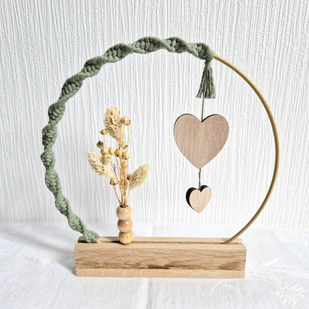 Makramee Deko-Ring mit zwei Herzen und Trockenblumen