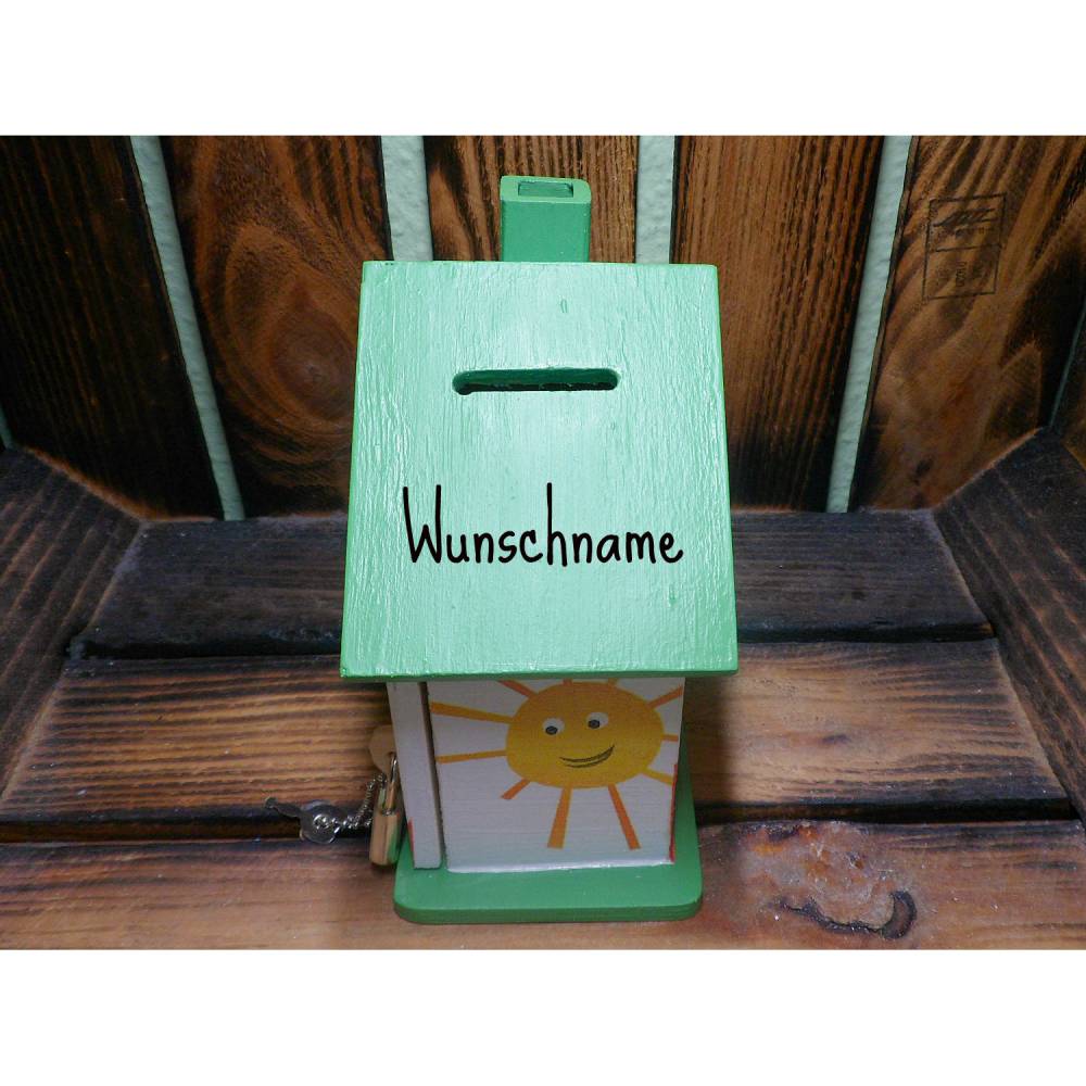 Spardose Haus aus Holz mit Raupe personalisiert 15 x 8 x 14,5 cm