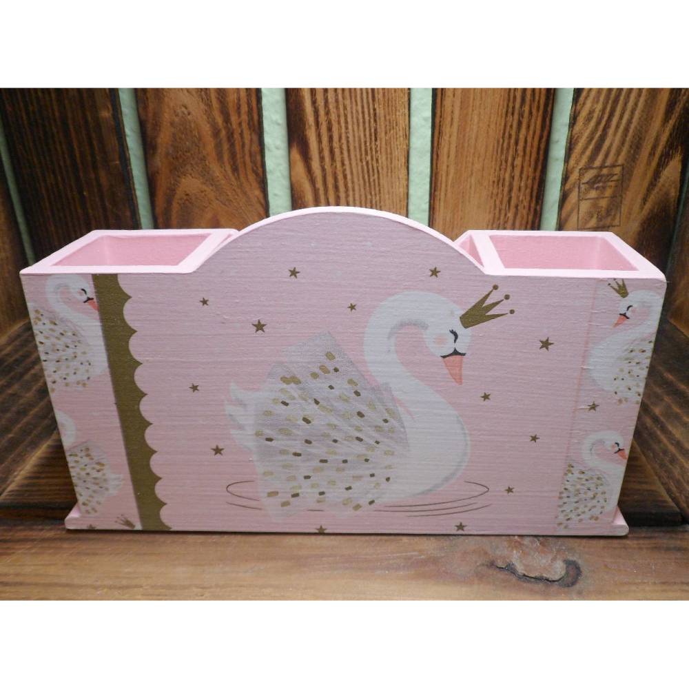 Stiftebox aus Holz mit Schwan für Kinder