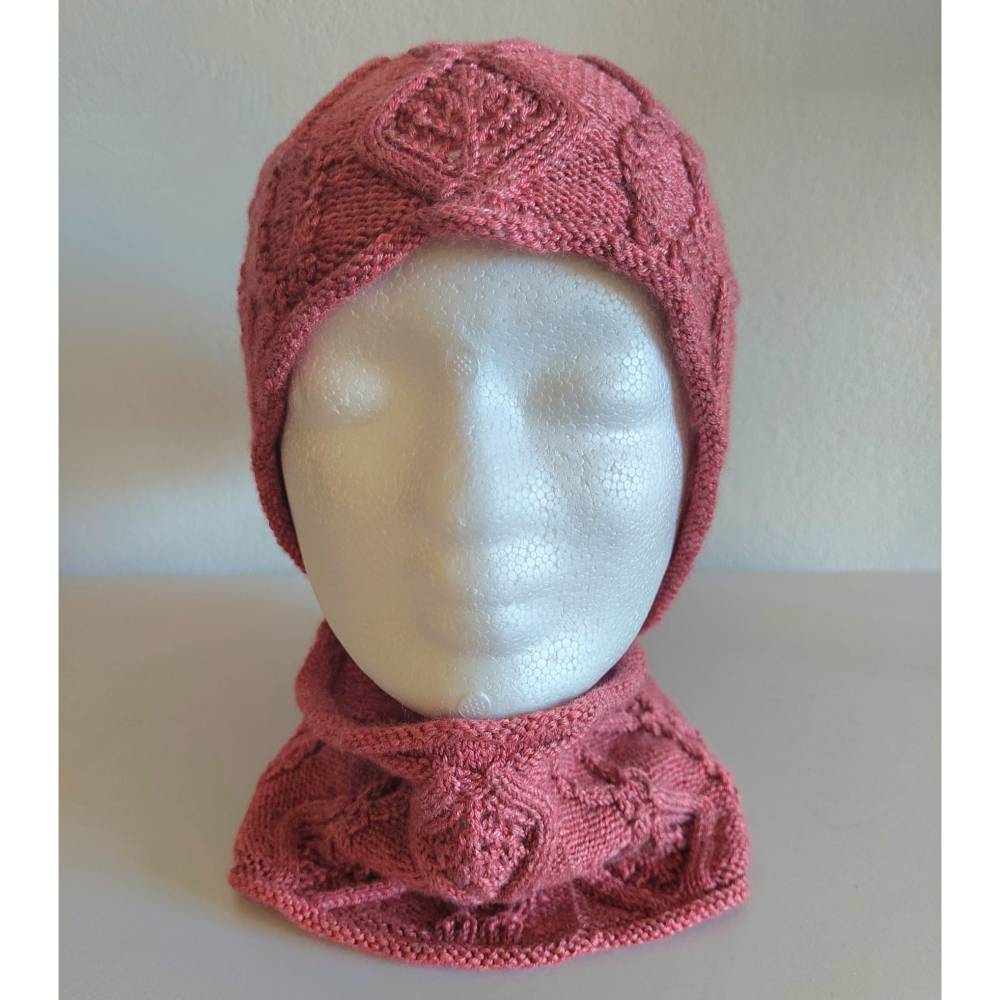 Beanie SINJA Strickanleitung – Elegante Beanie im Rauten-Zopfmuster