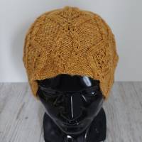 Beanie SINJA Strickanleitung – Elegante Beanie im Rauten-Zopfmuster