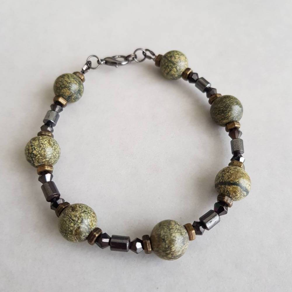 Armband aus Naturstein Serpentin und Hämatit Perlen , spiritueller ...