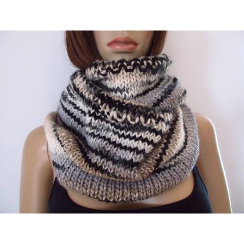 Schlauchschal Loopschal mit Zopfmuster handgestrickt von