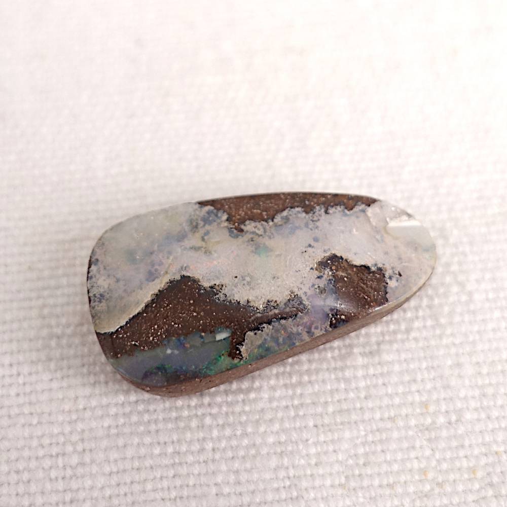 Boulder Matrix Opal aus Australien, free form