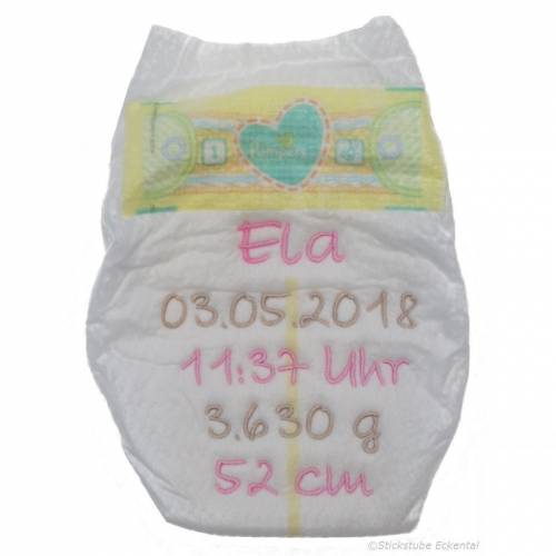 Bestickte Windel mit Namen