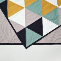 Quilt "Frühlingskind" Tagesdecke, Krabbeldecke, moderne Patchworkdecke für Babys und Kinder