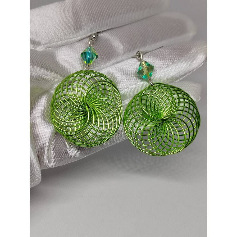 OHRRINGE AUS DRAHT IN GRÜN